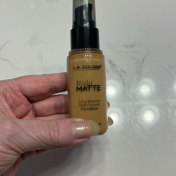 LA colors | Makeup | New La Colors Foundation It Is A Matte Shade Is ...